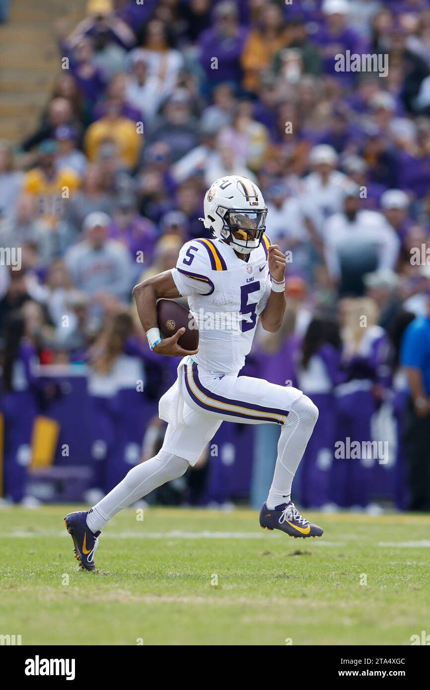 LSU quarterback Jayden Daniels (5) carries the ball on a run during an ...