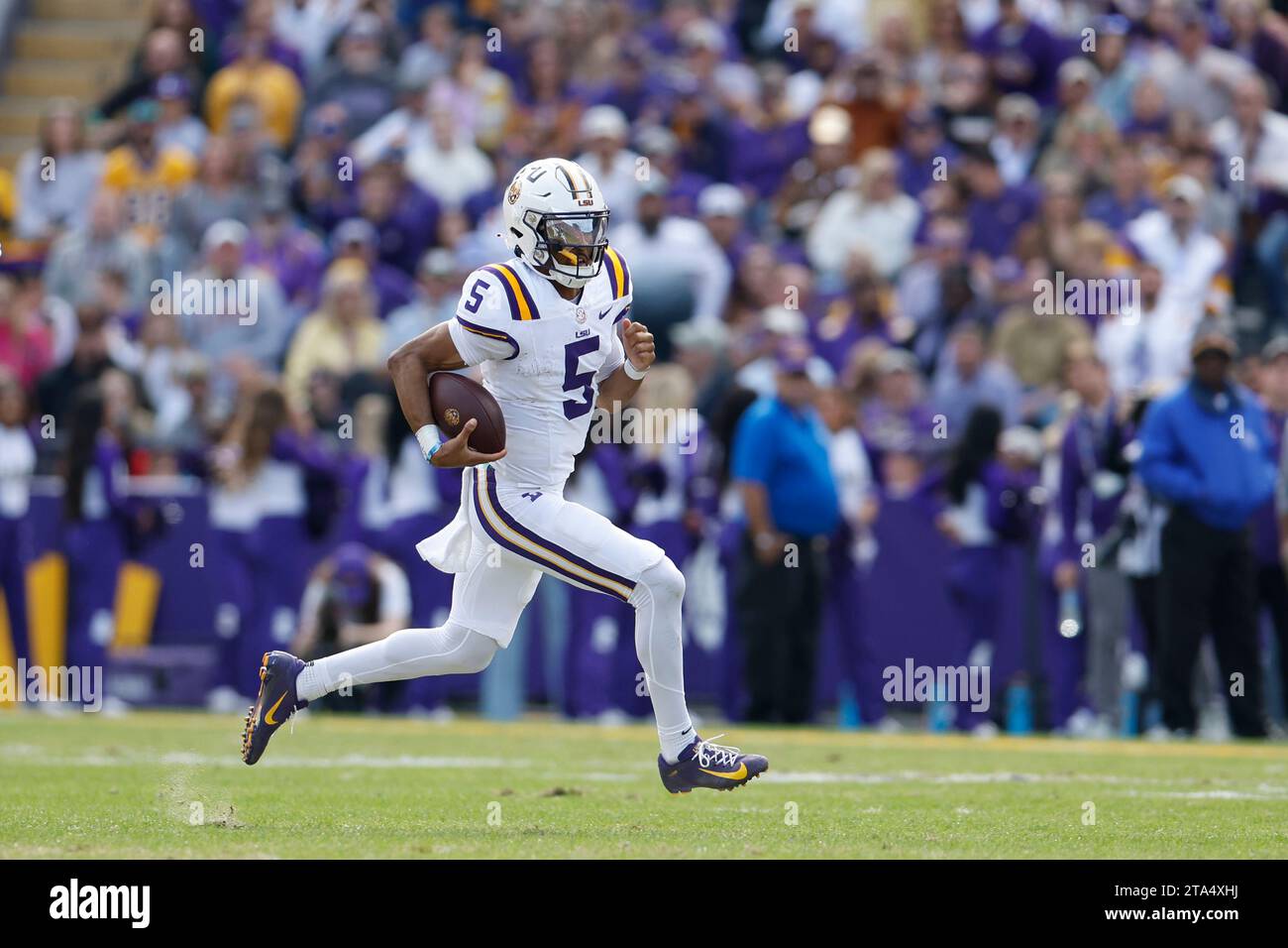 LSU quarterback Jayden Daniels (5) carries the ball on a run during an ...