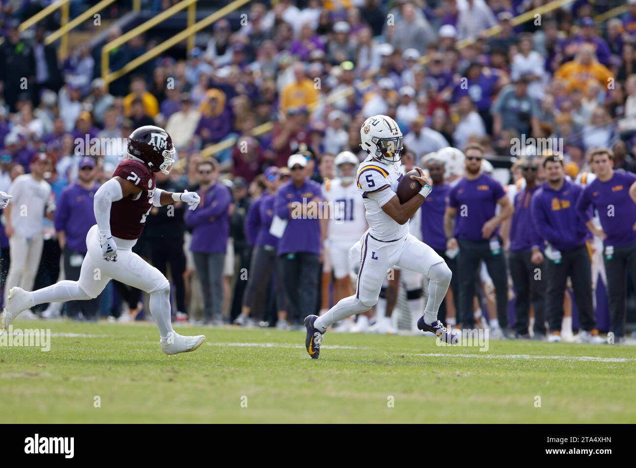 LSU quarterback Jayden Daniels (5) carries the ball on a run during an ...