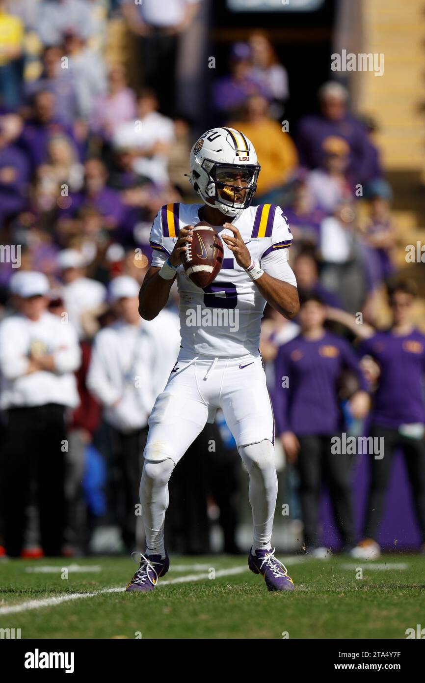 LSU quarterback Jayden Daniels (5) looks to pass during an NCAA college ...