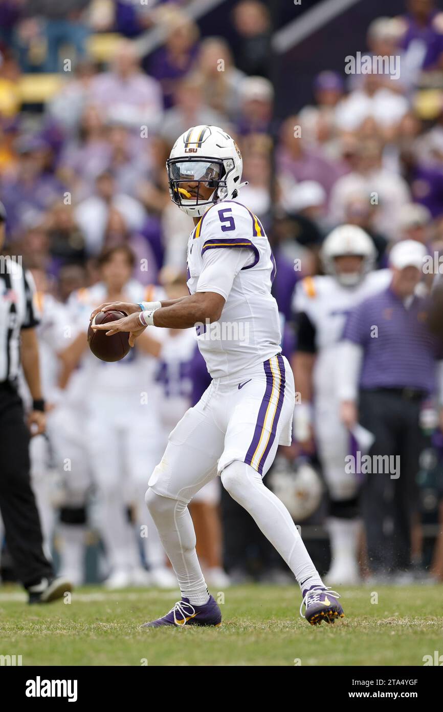 LSU quarterback Jayden Daniels (5) looks to pass during an NCAA college ...
