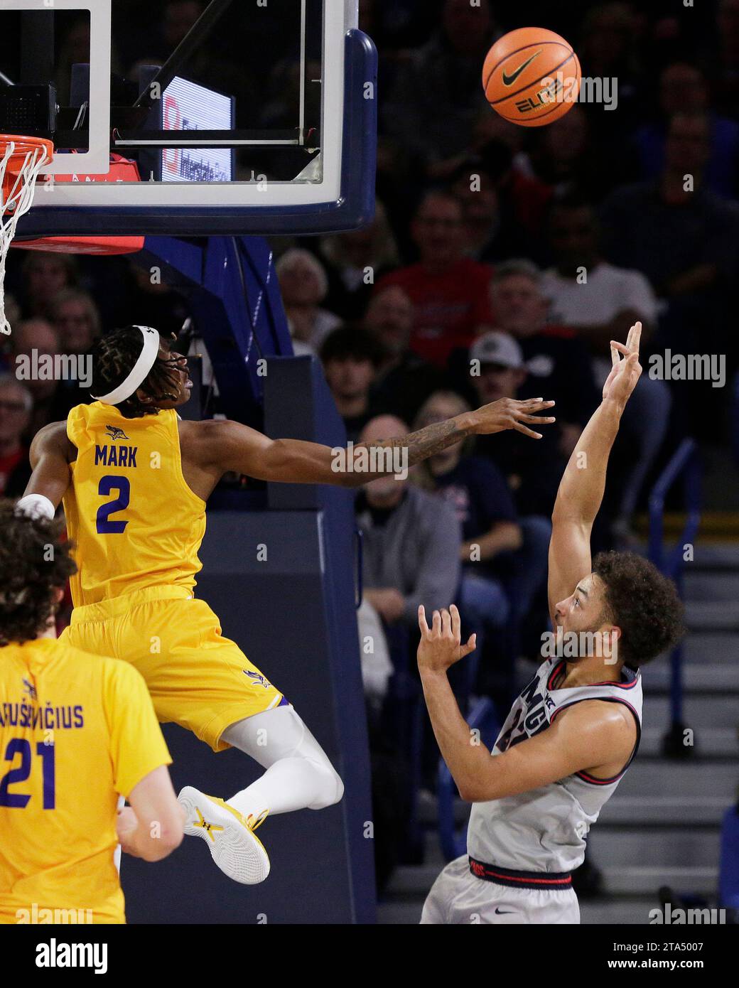 Gonzaga forward Anton Watson, right, shoots while pressured by Cal State Bakersfield forward Tom ...