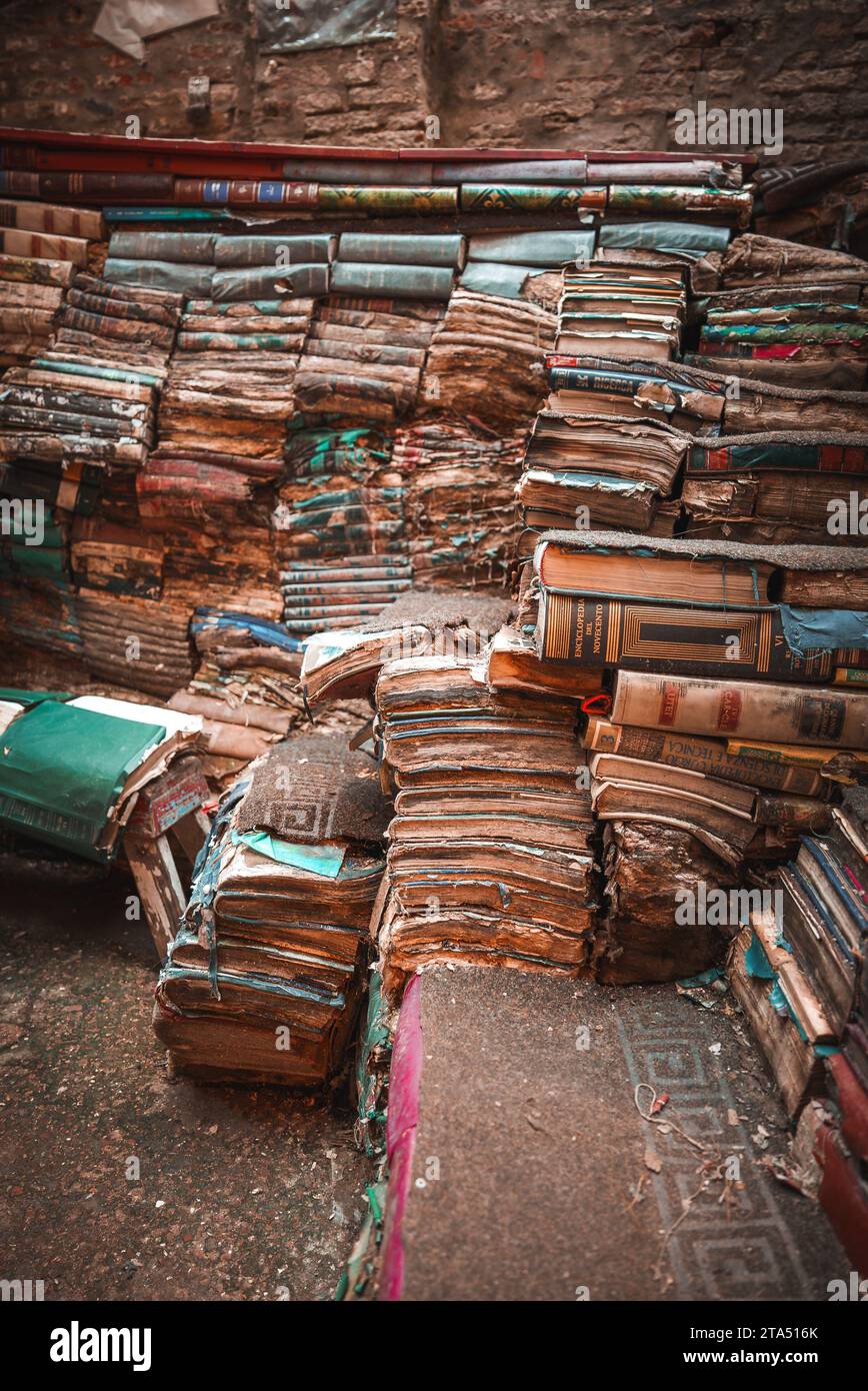 Old books pile floor hi-res stock photography and images - Alamy