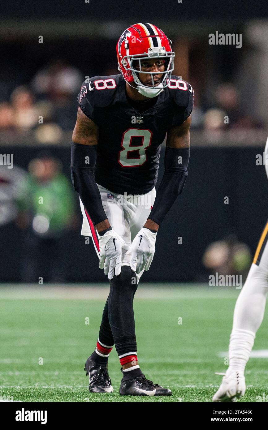 Atlanta Falcons tight end Kyle Pitts (8) lines up during the first half ...