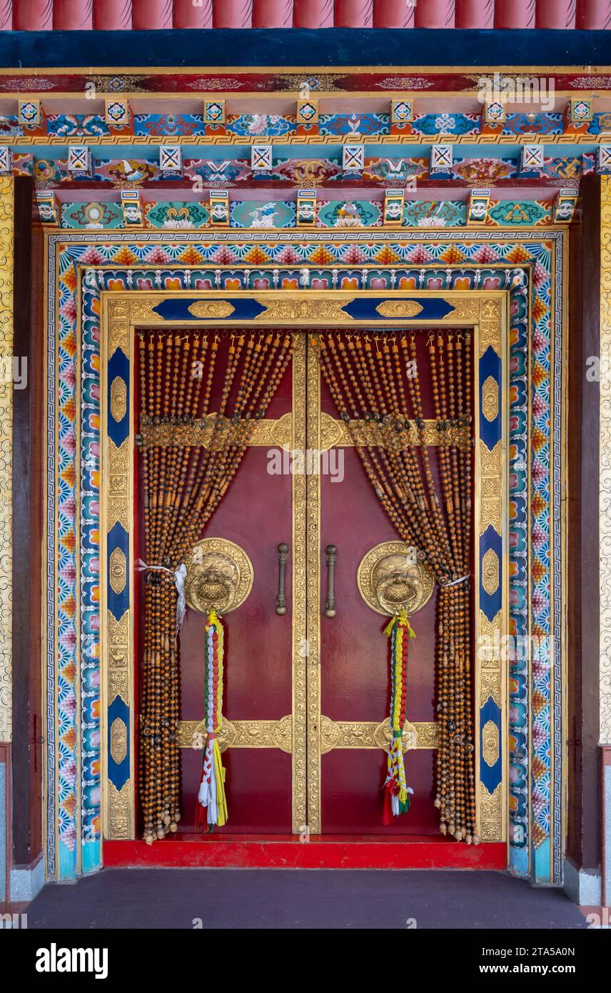 Entrance gate tibetan buddhist temple hi-res stock photography and ...