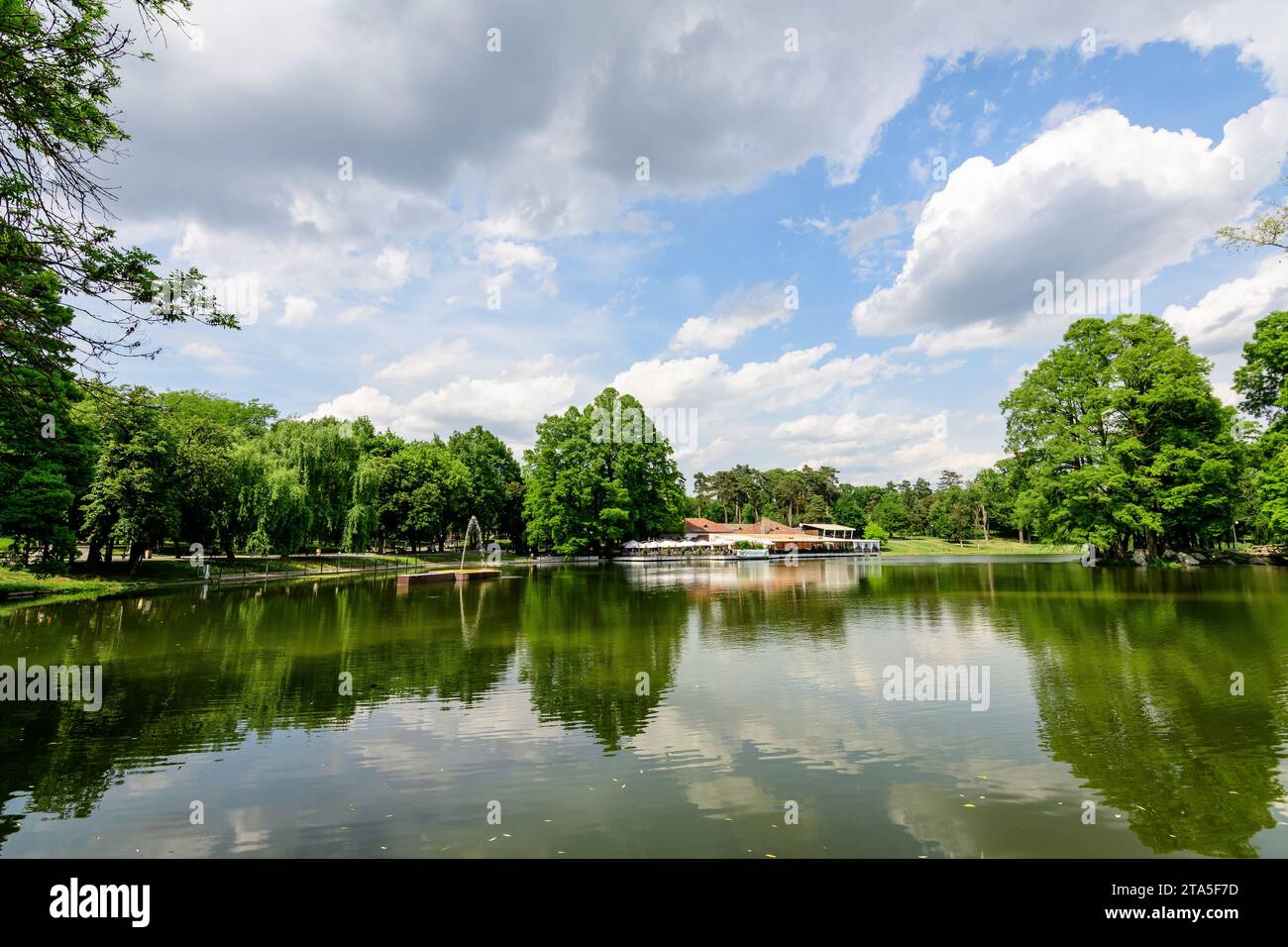 Parcul nicolae romanescu hi-res stock photography and images - Alamy