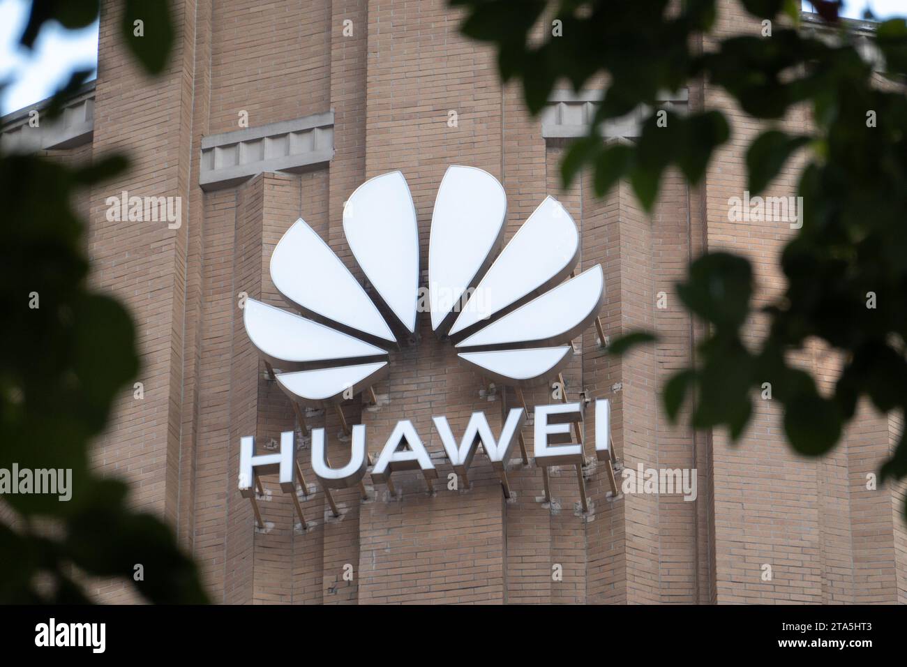 SHANGHAI, CHINA - NOVEMBER 29, 2023 - The Huawei flagship store in ...