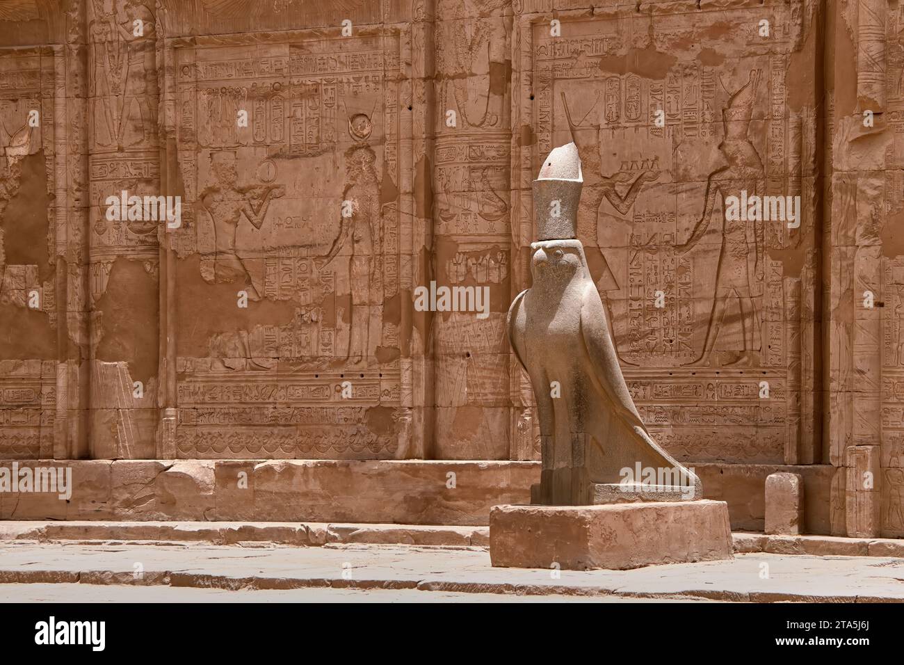 Ancient egypt bird sculpture hi-res stock photography and images - Alamy