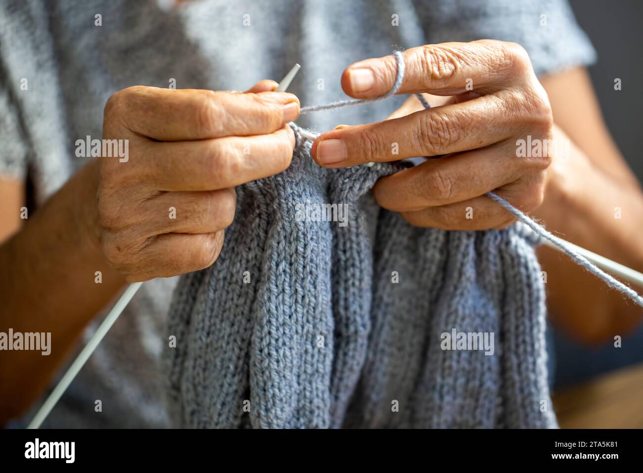 Womans hands yarn knitting handmade hi-res stock photography and images ...
