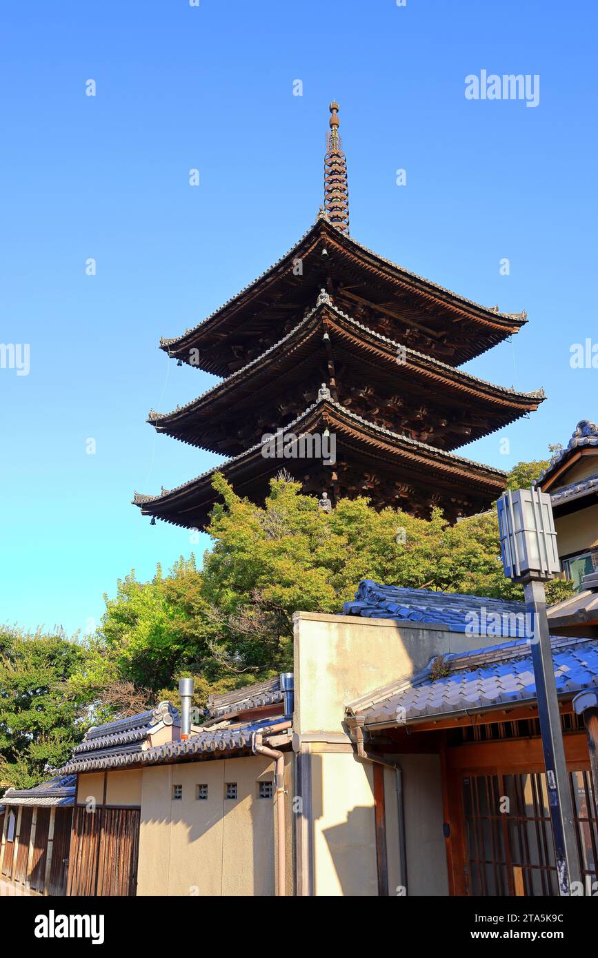 Tower of Yasaka, Hokan-ji Temple or Yasaka Pagoda, 46 meter tall, in ...