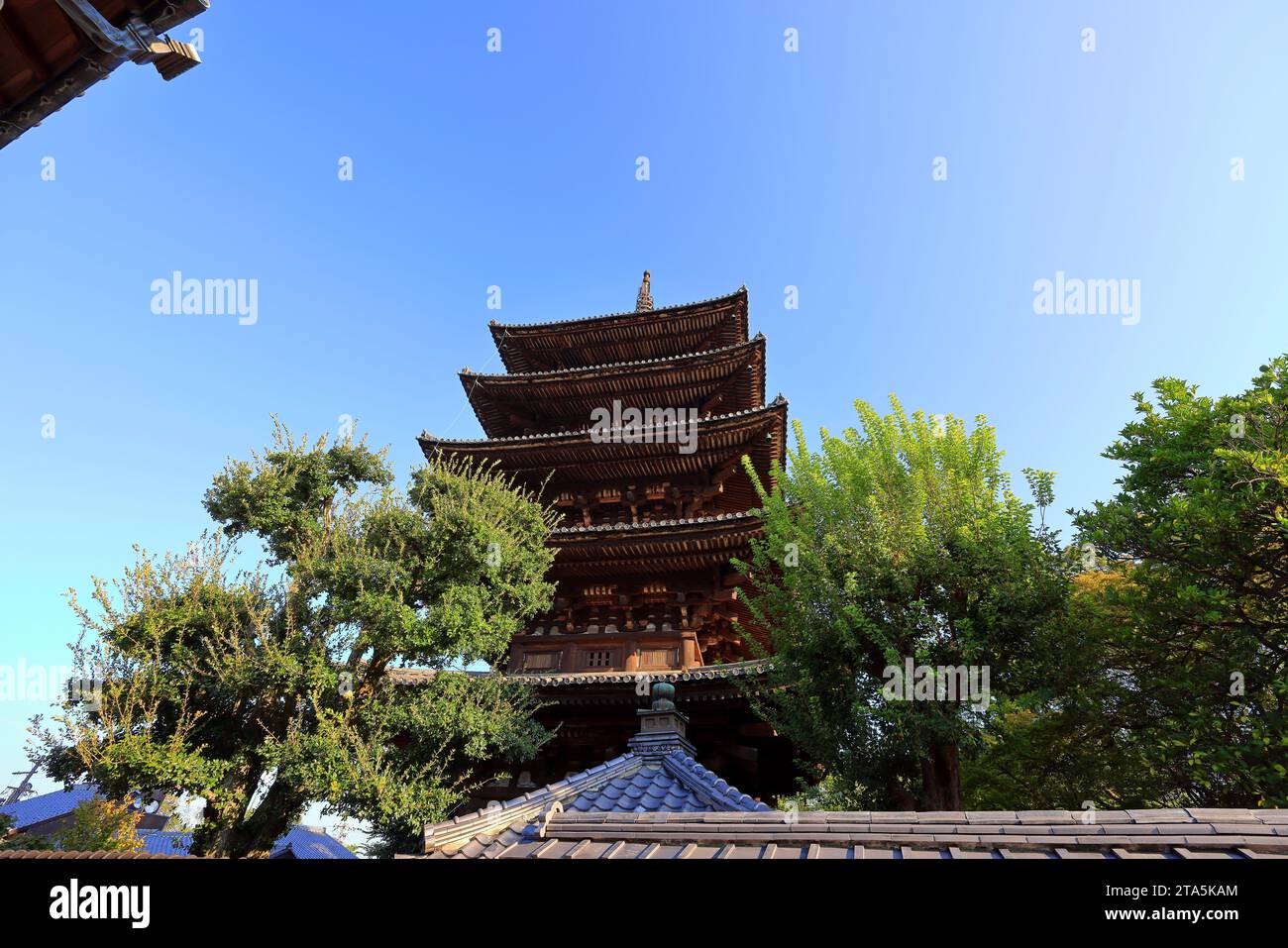 Tower of Yasaka, Hokan-ji Temple or Yasaka Pagoda, 46 meter tall, in ...