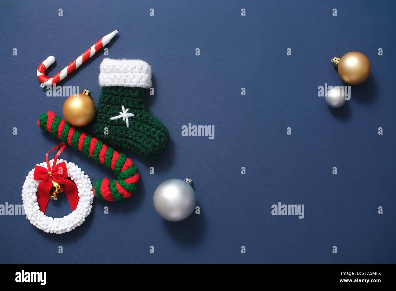 Simple but very cute decoration ideas with small objects. Stockings ...