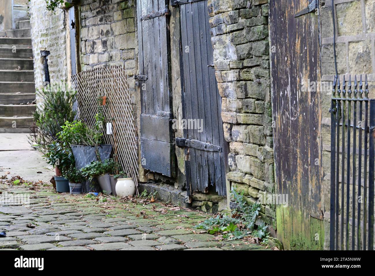 Haworth side street hi-res stock photography and images - Alamy