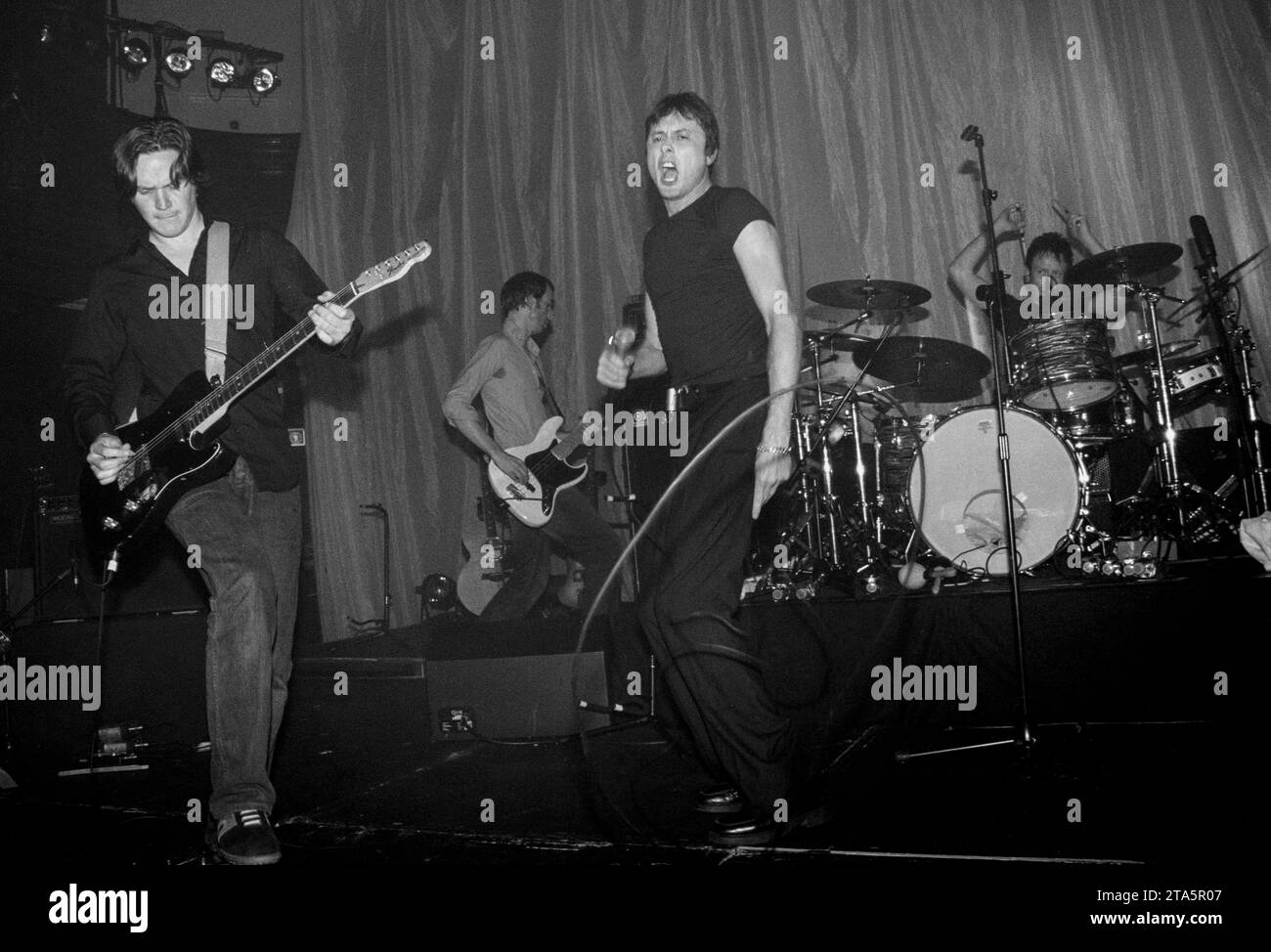 BRETT ANDERSON, FULL BAND, SUEDE, 2002: Brett Anderson of the British ...