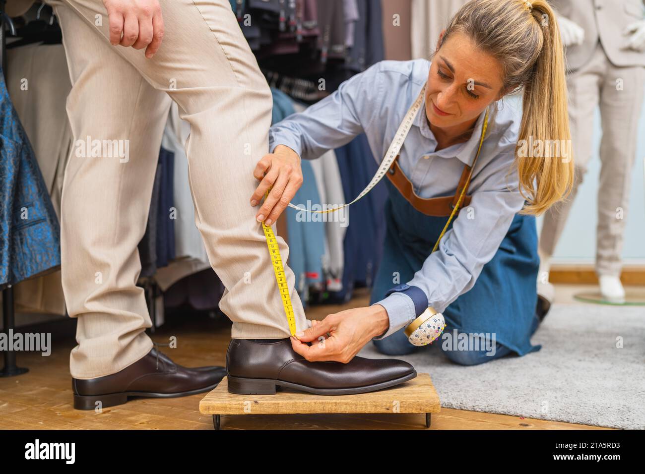Measures length of leg hi-res stock photography and images - Alamy