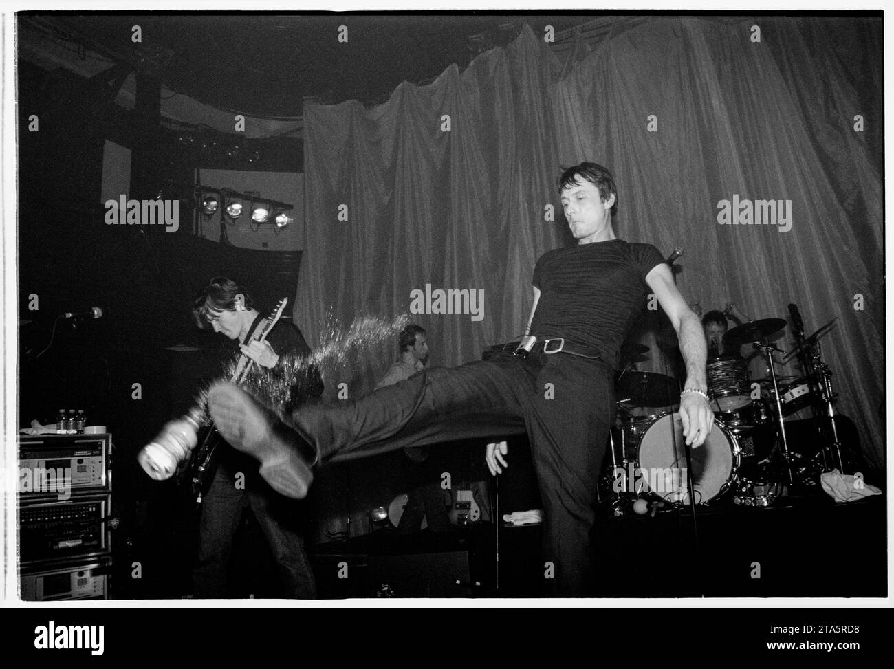 Band splits hi-res stock photography and images - Alamy