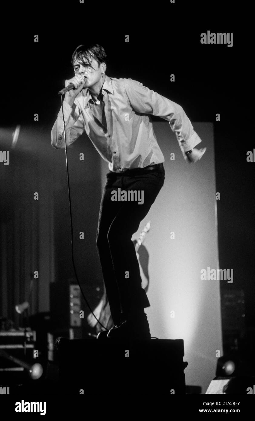 BRETT ANDERSON, SUEDE BAND, 1994: Brett Anderson of Suede on the Dog ...