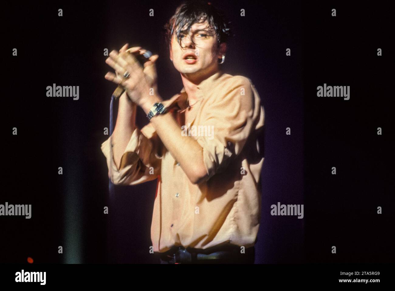 BRETT ANDERSON, SUEDE BAND, 1994: Brett Anderson of Suede on the Dog ...