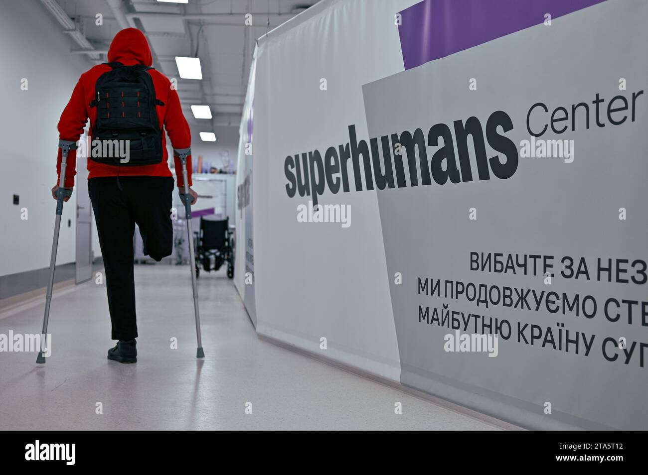 Non Exclusive: VYNNYKY, UKRAINE - NOVEMBER 27, 2023 - A patient with an ...