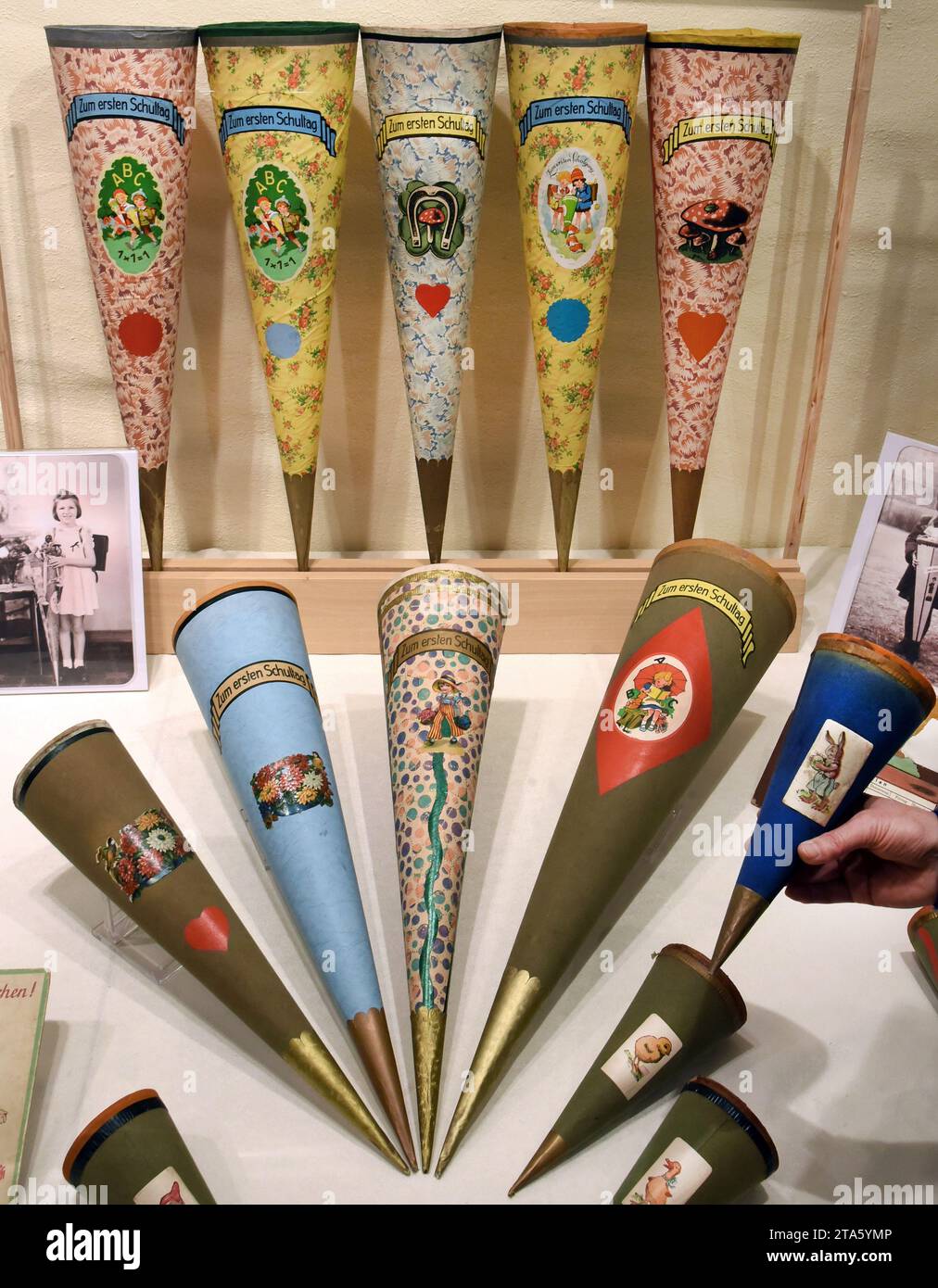 PRODUCTION - 21 November 2023, Saxony, Oschatz: In the town and scales museum, the director Dana ...