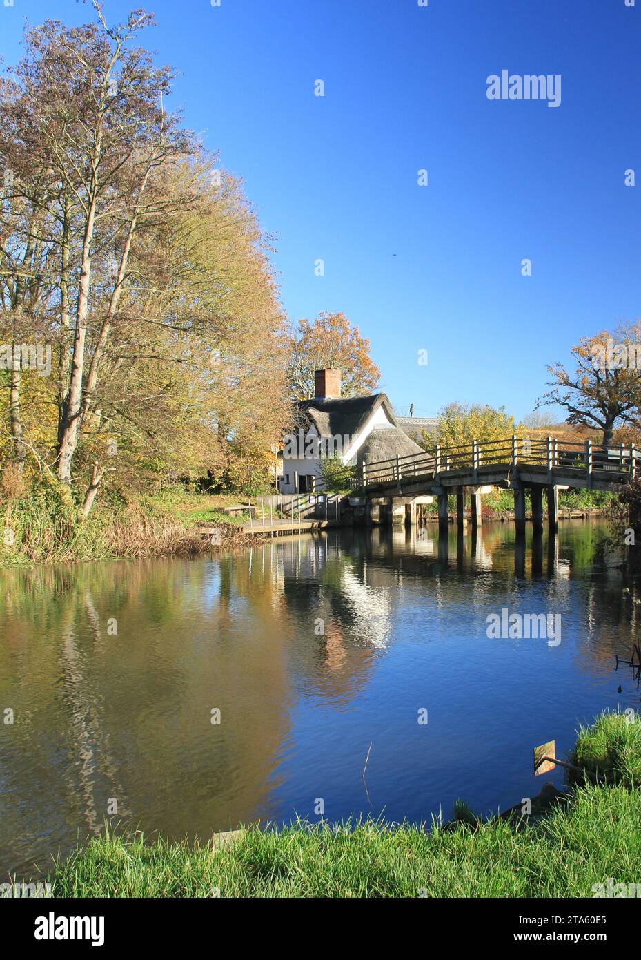 Flatford mill suffolk hi-res stock photography and images - Alamy