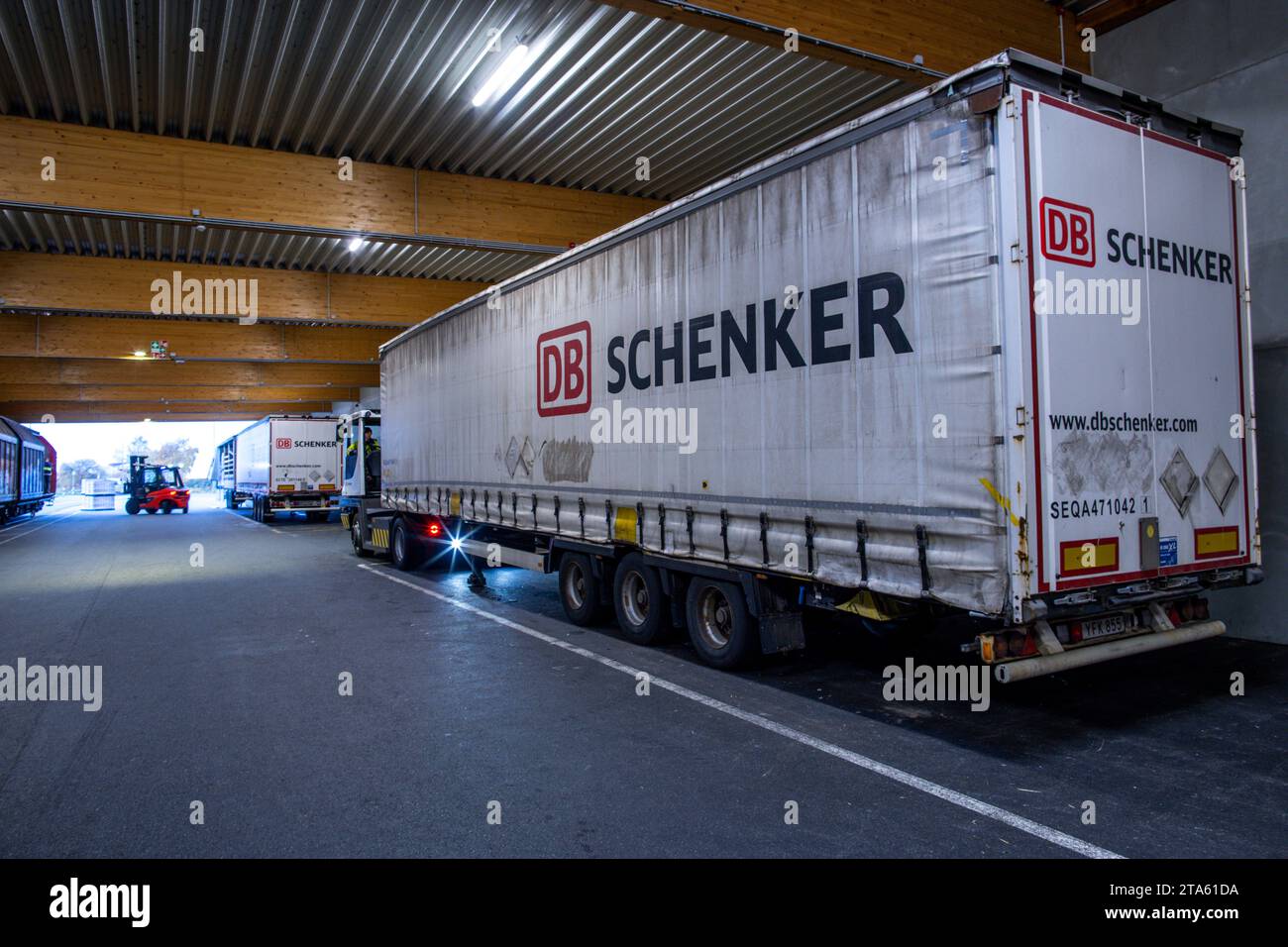Rostock, Germany. 21st Nov, 2023. Pallets and transported goods are ...