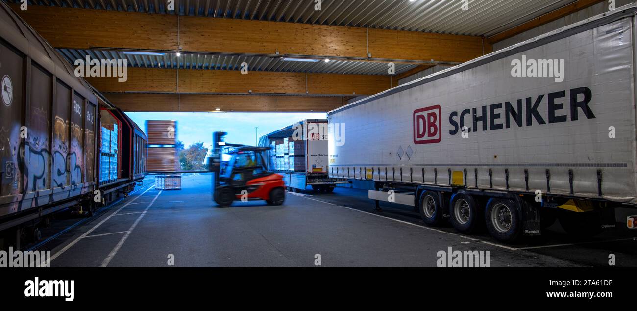 Rostock, Germany. 21st Nov, 2023. Pallets and transported goods are ...