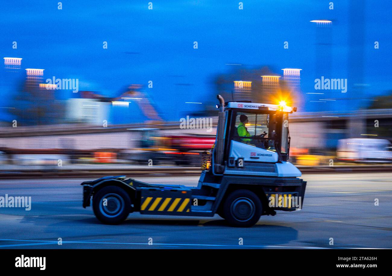 Rostock, Germany. 21st Nov, 2023. In the morning, a DB Schenker ...