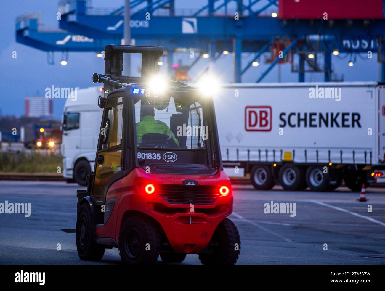 Rostock, Germany. 21st Nov, 2023. Pallets and transported goods are ...