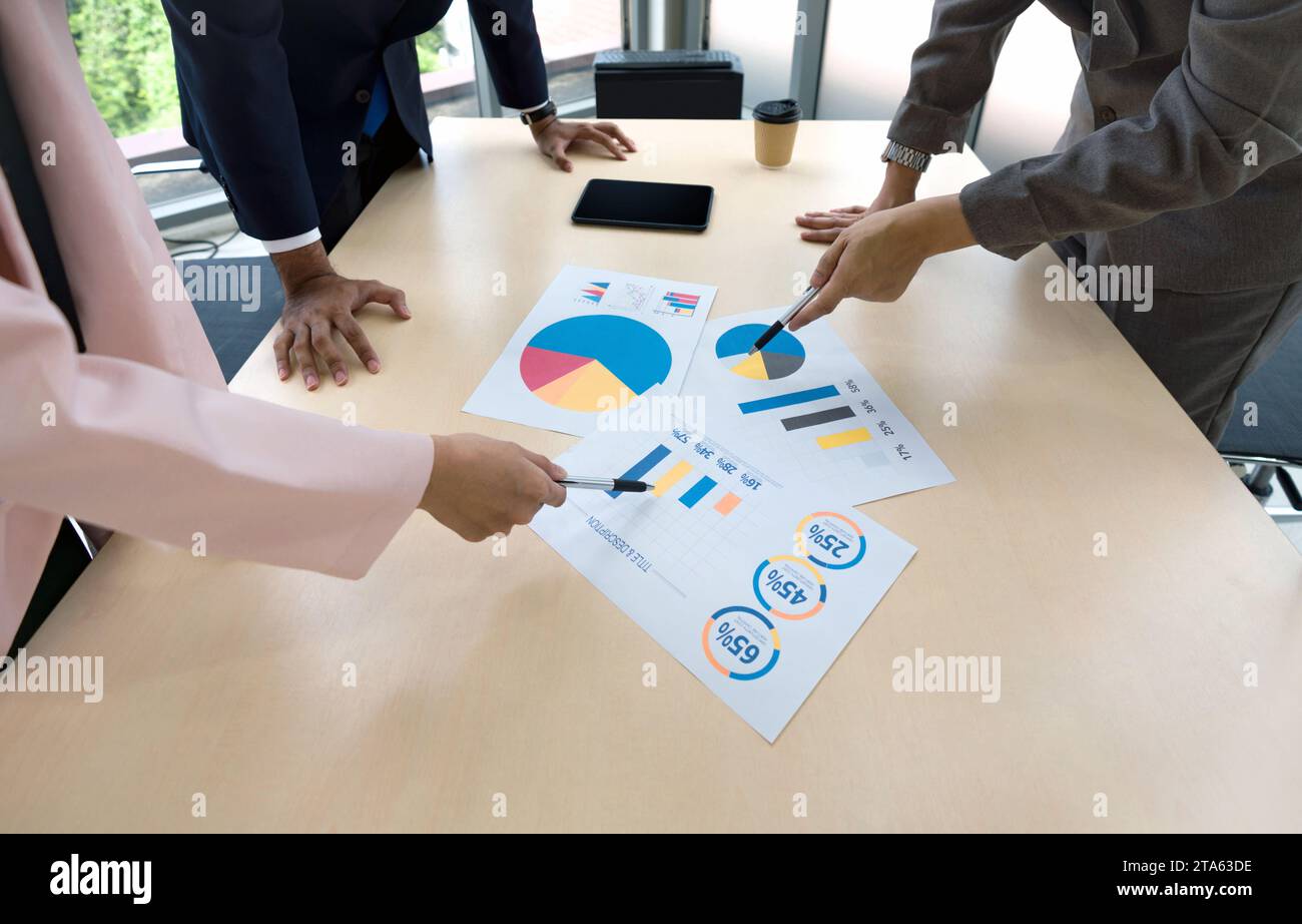 Office data visualization hi-res stock photography and images - Alamy