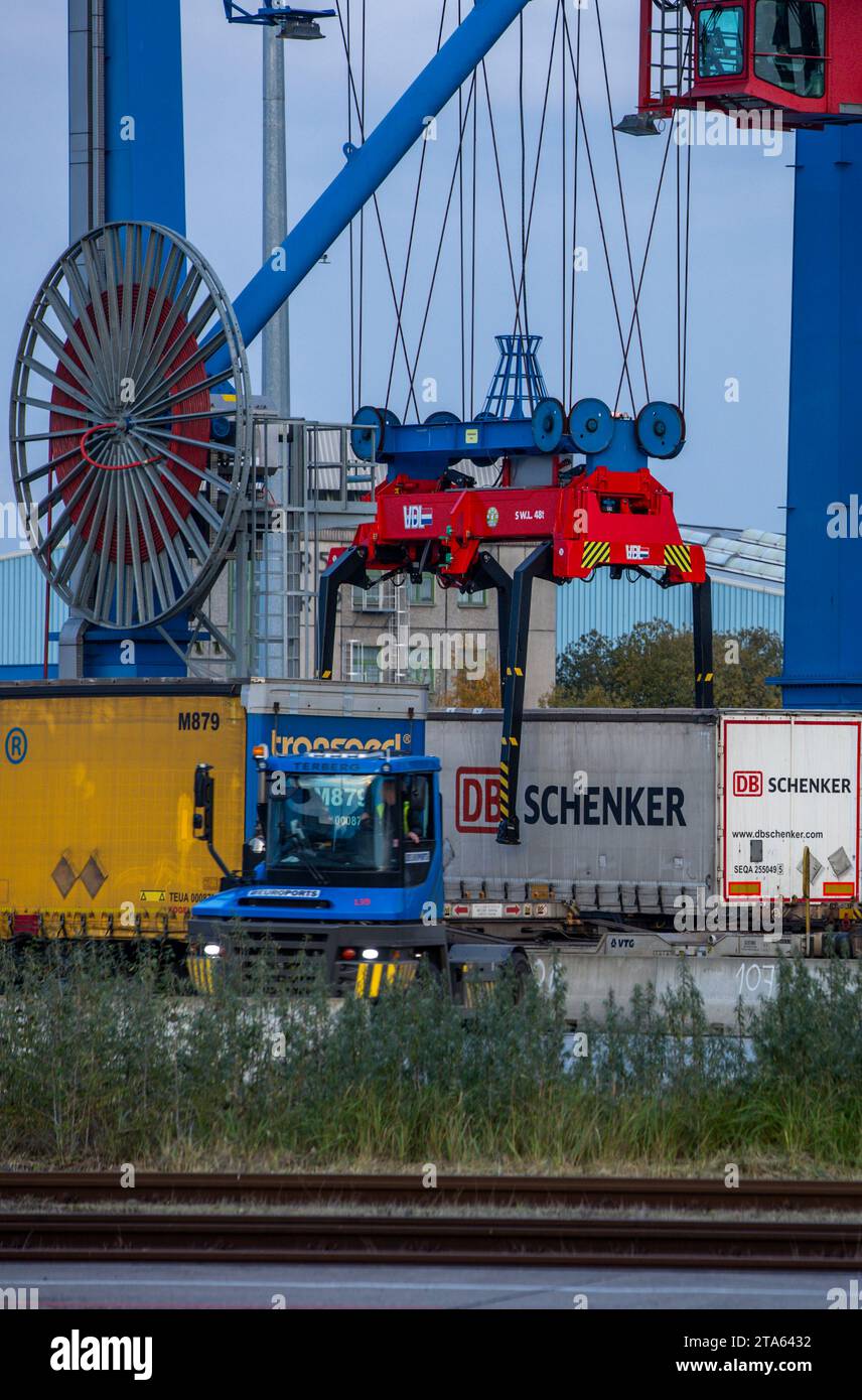 Rostock, Germany. 21st Nov, 2023. A trailer from logistics company DB ...