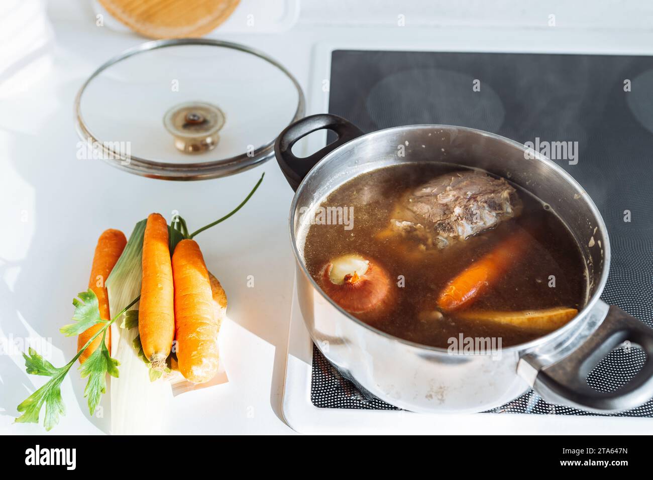 Chicken bouillon stove hi-res stock photography and images - Alamy