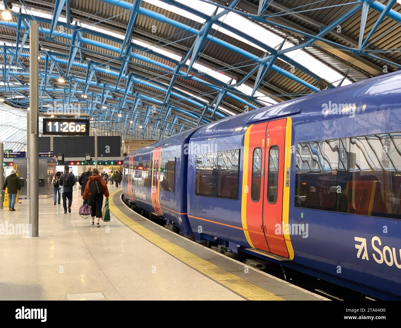 Waterloo, London, UK. 27th November, 2023. Commuters and passengers at ...