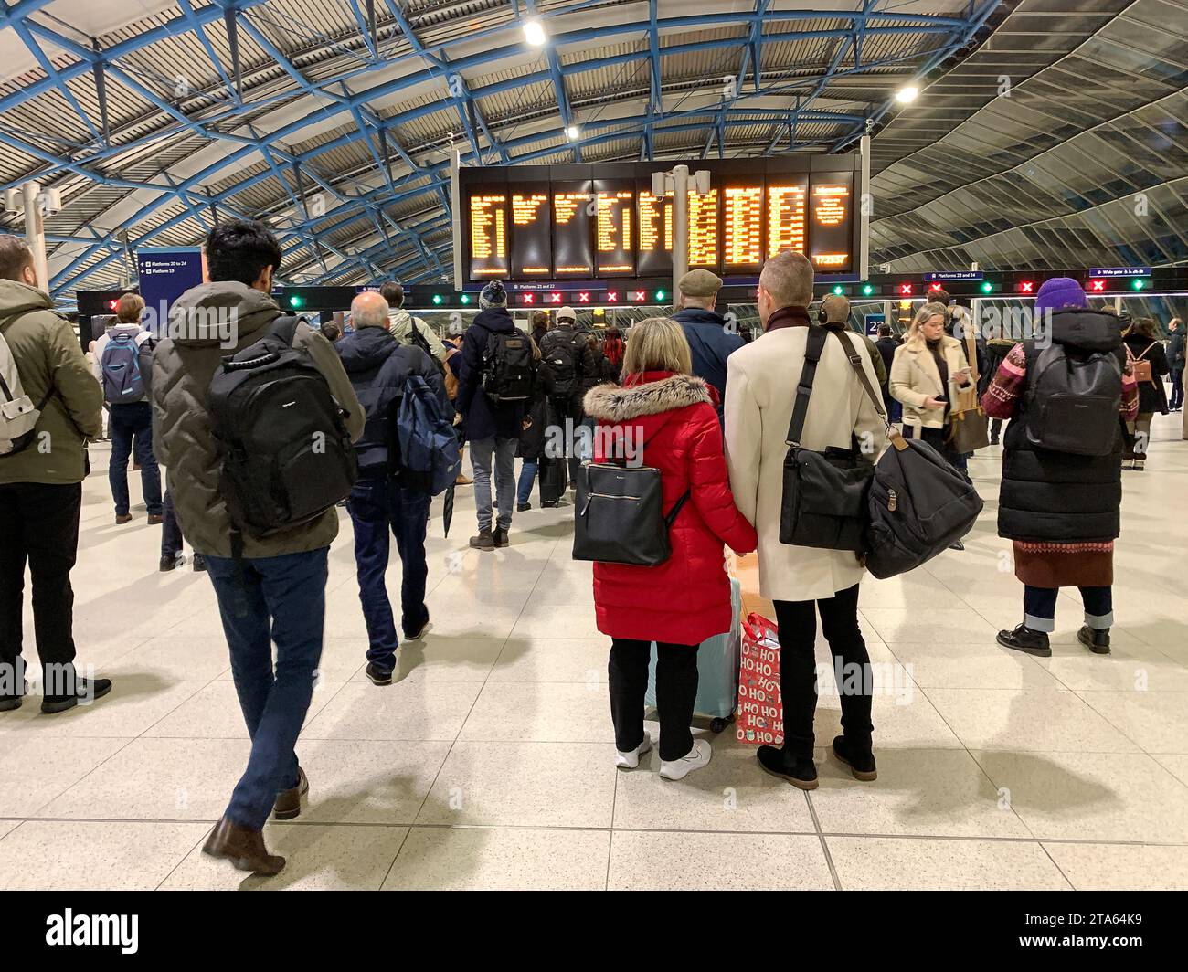 Waterloo, London, UK. 27th November, 2023. Commuters and passengers at ...