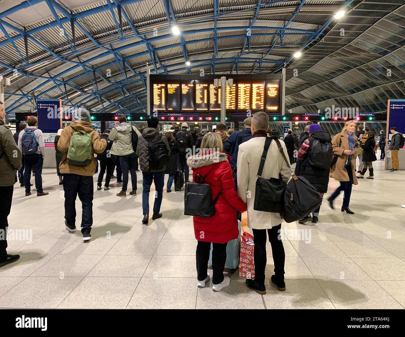 Waterloo, London, UK. 27th November, 2023. Commuters and passengers at ...