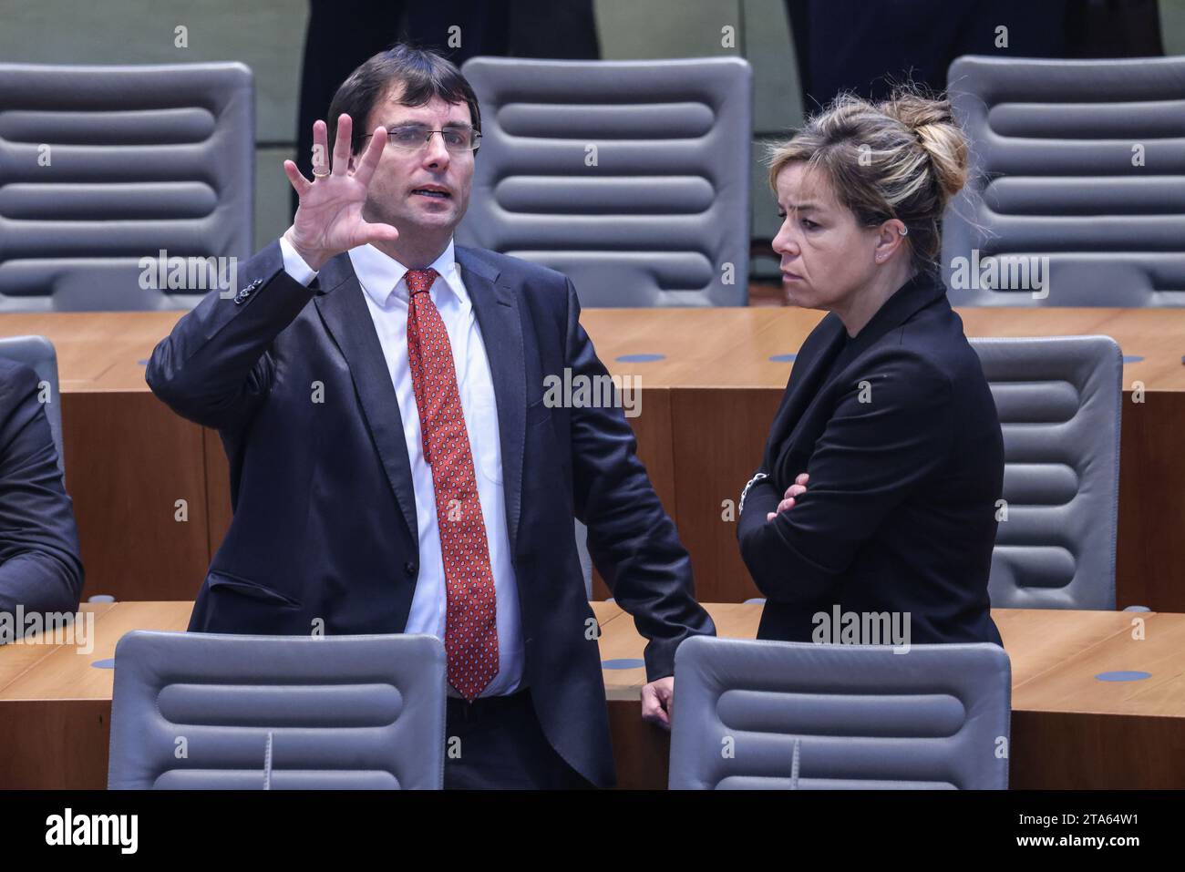 Duesseldorf, Germany. 29th Nov, 2023. Marcus Optendrenk (l, CDU ...