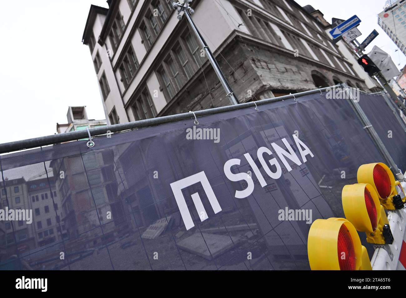 Signa Holding: Mutterfirma des Benko-Imperiums ist insolvent ...