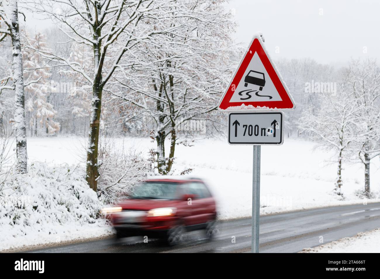 Car slipping on road hi-res stock photography and images - Alamy