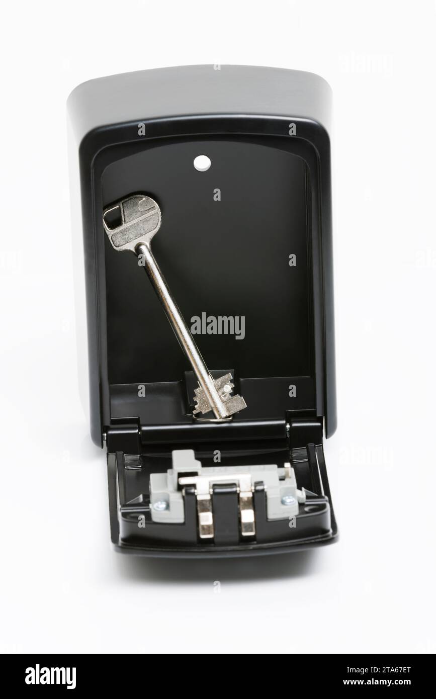 Airbnb key lock hi-res stock photography and images - Alamy