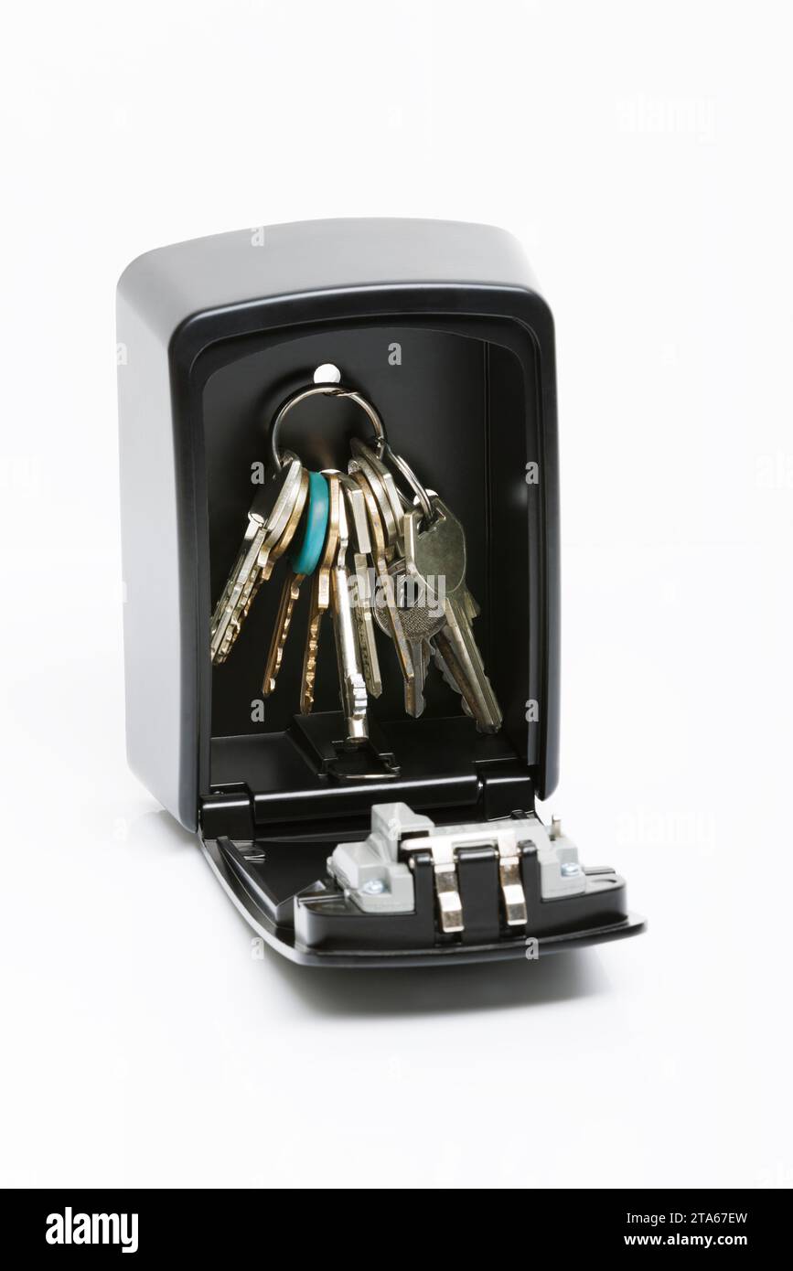 Airbnb key lock hi-res stock photography and images - Alamy