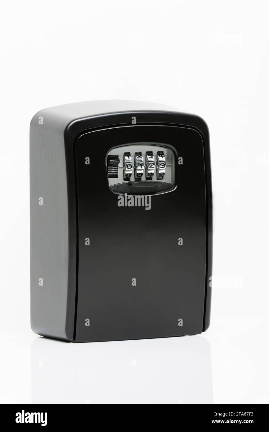 Airbnb key lock hi-res stock photography and images - Alamy