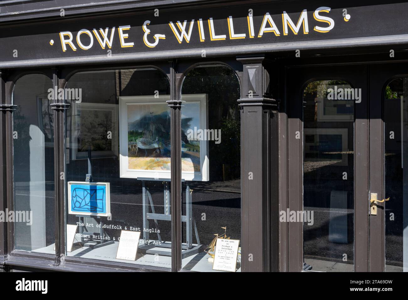 Local art gallery paintings hi-res stock photography and images - Alamy