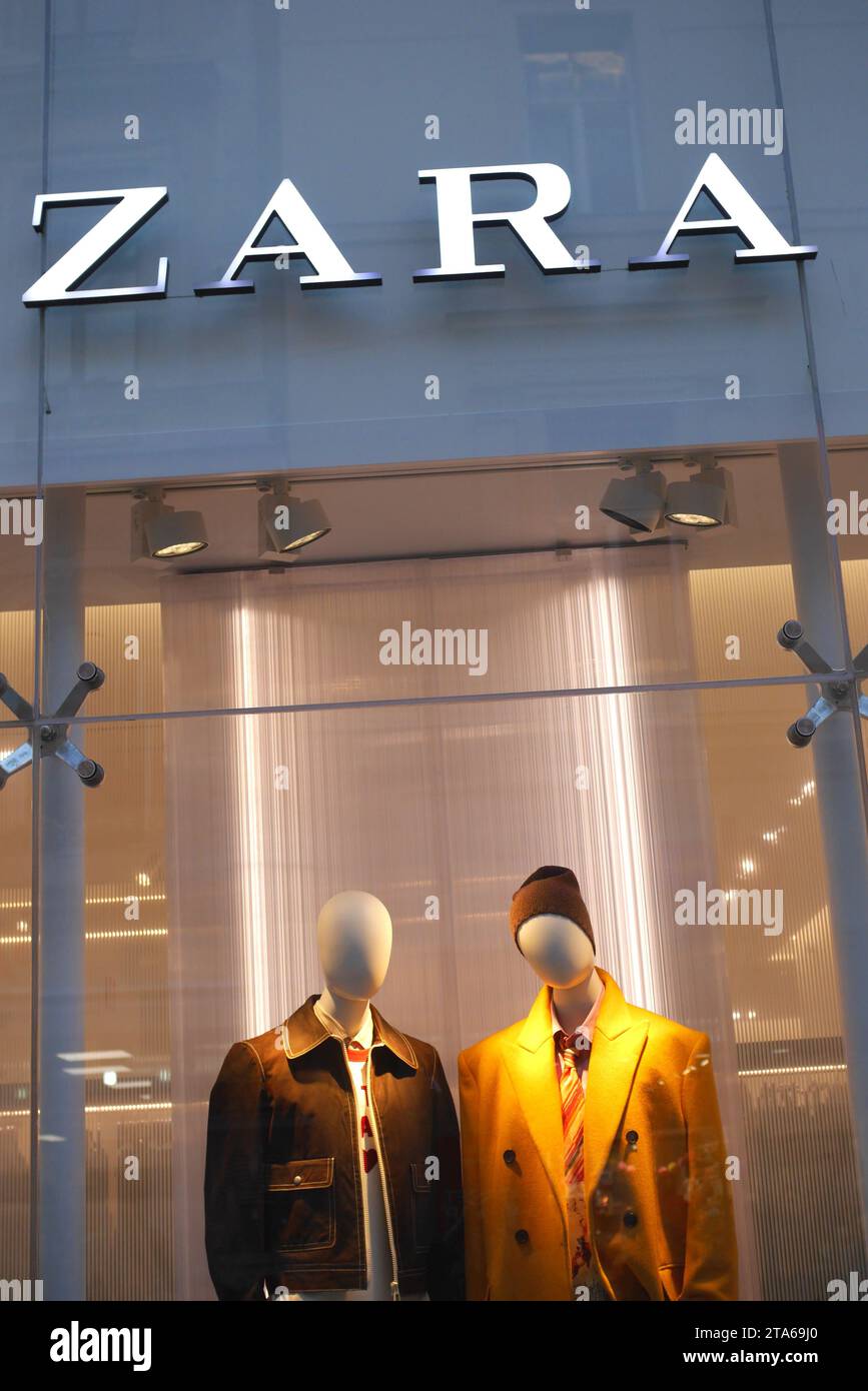 Zara window hi-res stock photography and images - Alamy