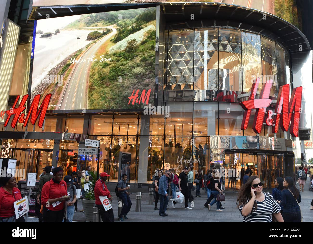 New York, USA - May 24, 2018: People near the H&M store in New York ...