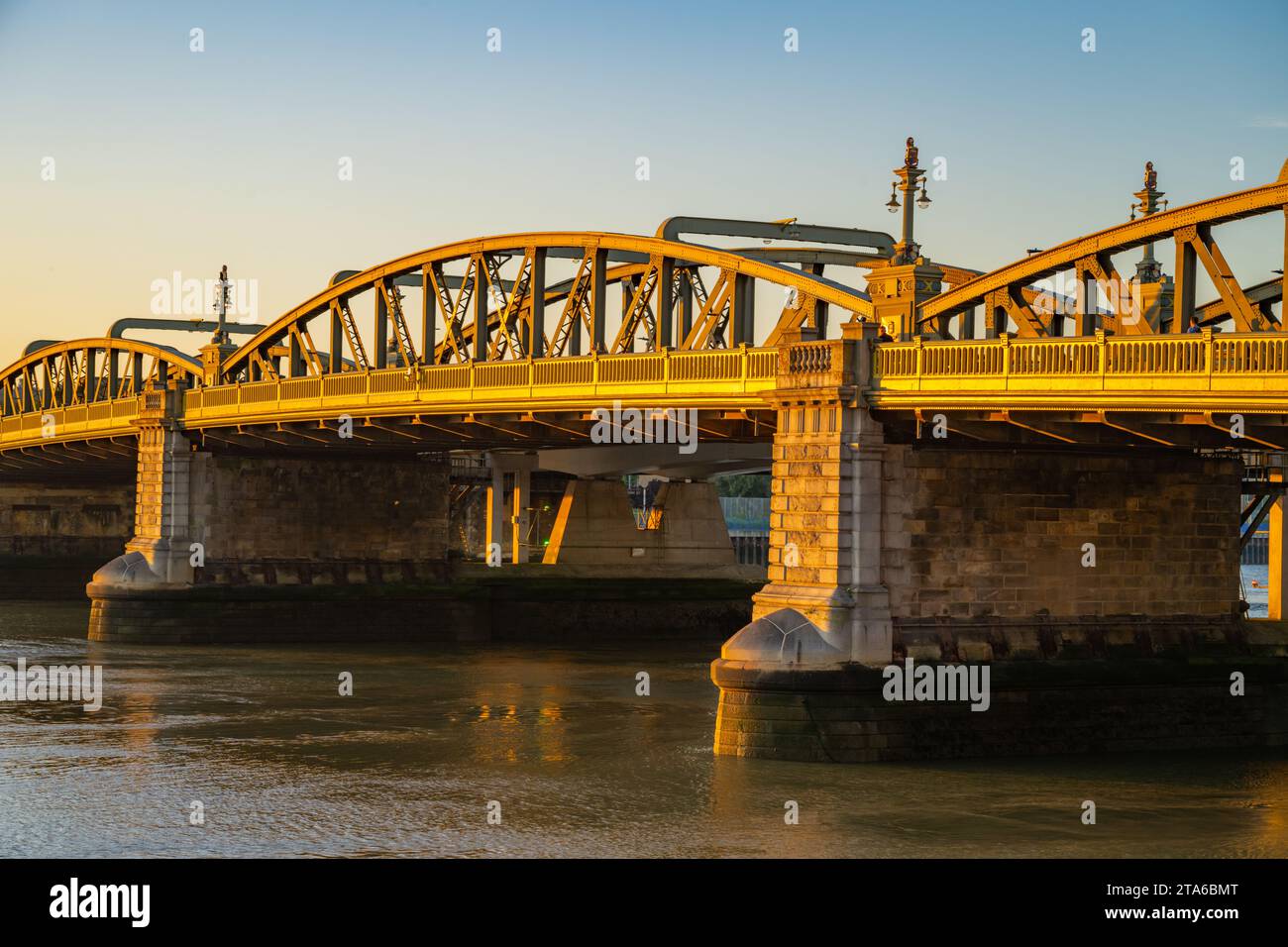 East rochester bridge hi-res stock photography and images - Alamy