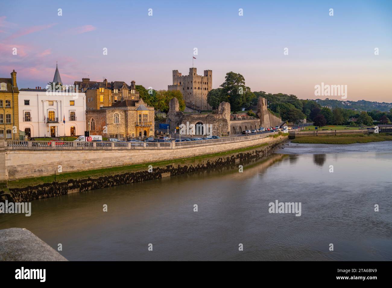 Rochester Castle and the buildings on Rochester esplanade at Dusk Stock ...