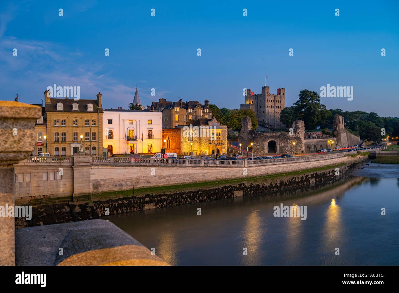 Rochester Castle and the buildings on Rochester esplanade at Dusk Stock ...