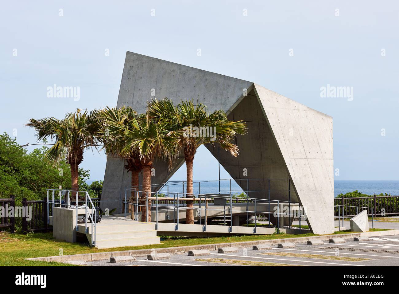 Cape Kyan Observatory Rest Area (喜屋武岬展望休憩所); Itoman, Okinawa, Japan ...