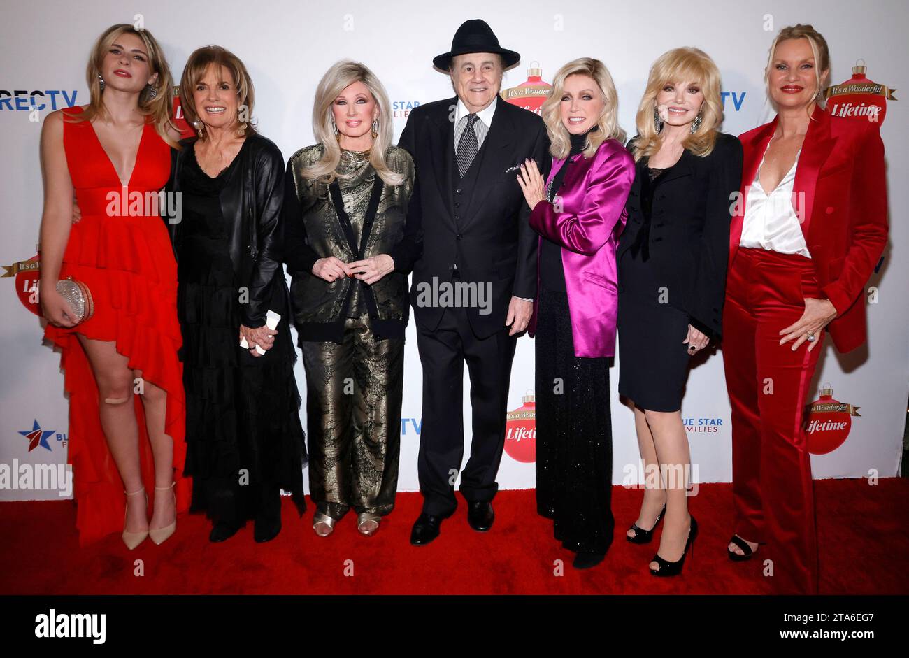 BEVERLY HILLS, CA 0 NOVEMBER 28: Taylor Ann Thompson, Linda Gray ...