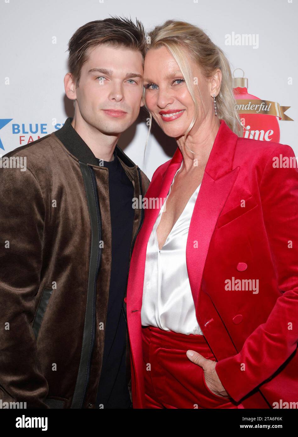 BEVERLY HILLS, CA 0 NOVEMBER 28: Layne Herrin, Nicollette Sheridan at ...